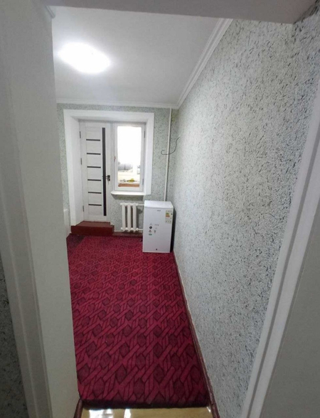 Yosh oilaga 1xona 1etaj 300ye.Olmazor tumani.Beruni metro .Rieltor50%
