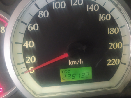Lacetti 1.8 sotiladi