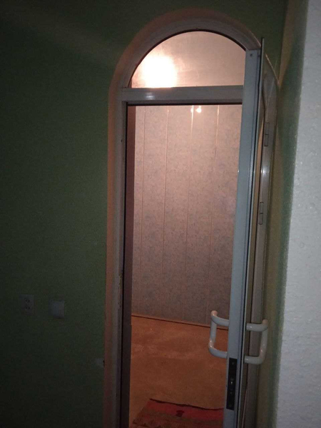 Xovli sotiladi tezda 6 xona 6 sotix