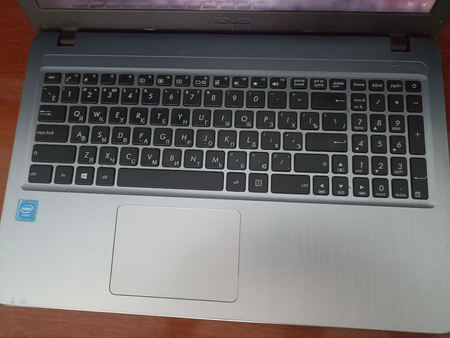 Asus noutbuk sotiladi
