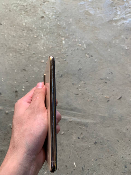 Iphone xs max gold