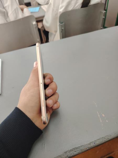 IPhone 8+ emkost 75% hamma joyi radnoy home knopka ishlamiydi