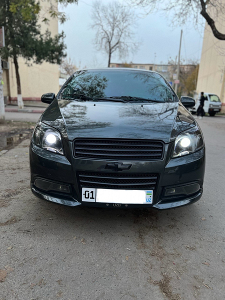 Продаю нексию 3 в отличном состоянии