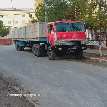 Kamaz tyagach universal konteyneravoz