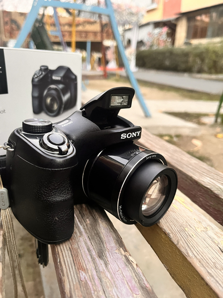 Sony cyber-shot dsc h200
