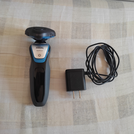 Продам электробритву Philips Aqua touch s5400