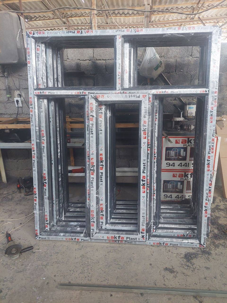 Akfa eshik romlar xar-xil fasonda yasab ornatib beramiz 1kv narxi