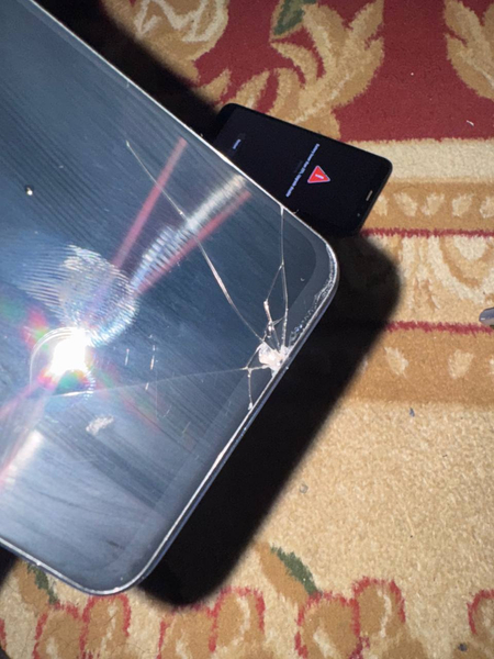 Redmi Not 9S Holati yaxshi ekranida sinigan joyi bor