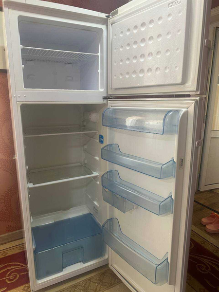 Срочно продам Холодильник в отличном состояние