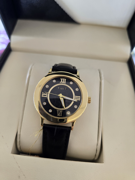 Продам часы Tissot женские в золотом корпусе 750 пробы \\n750 пробы
