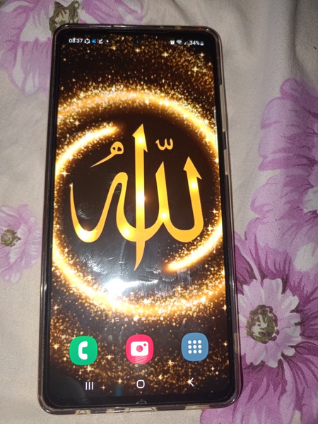 продается телефон samsung A72.В хорошим состояние.