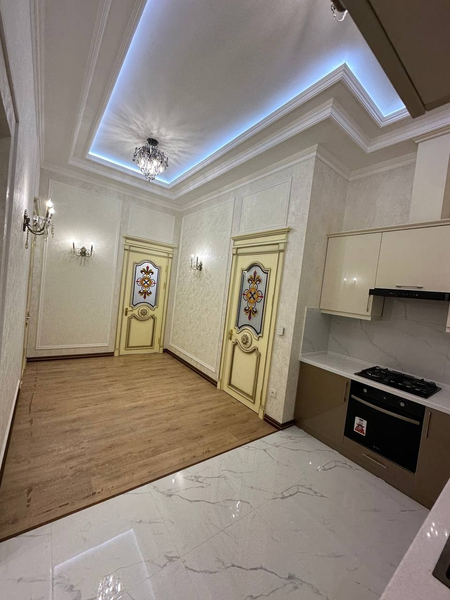 Huvaydo 125m2 3xona 6taj srocna sotiladi!!!
