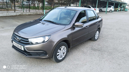Lada Granta седан 2019 года механика пробег 53000 км (на бензине) !!!