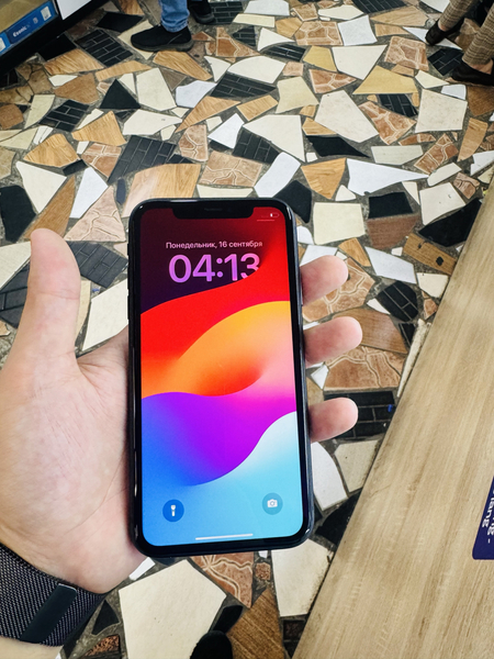 iPhone 11  64 gb black ideal 99%