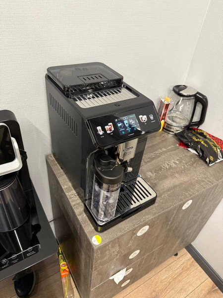 Продам топовую кофемашину Delonghi  40 видов горячих и холодных кофе