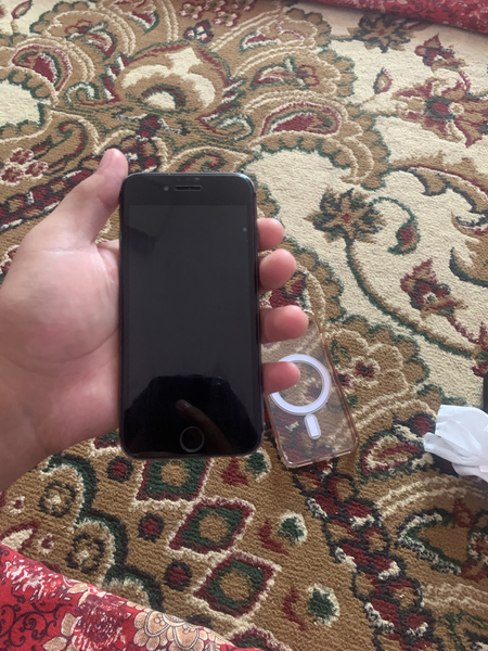 Iphone 8 sotiladi