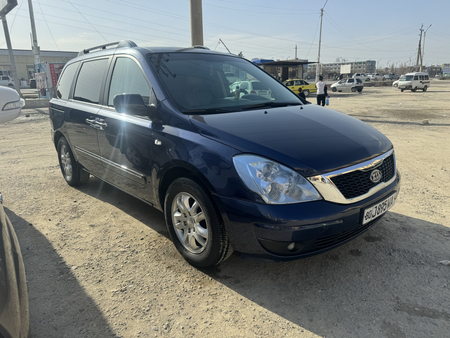 Kia karnival 8 kishilik sayoxat uchun