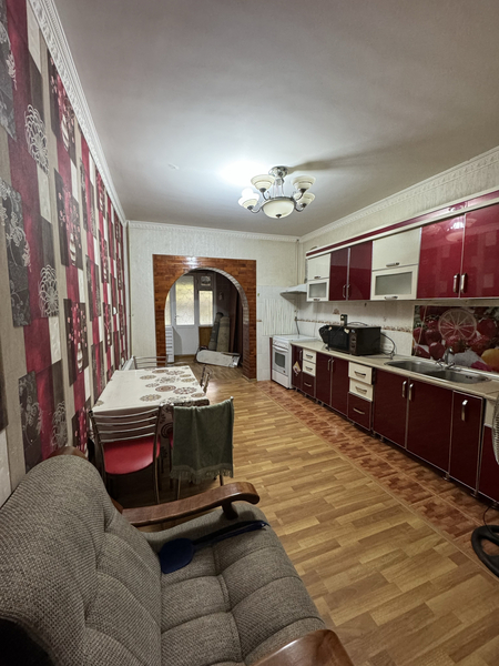 Срочно сдам 4х комнатную квартиру 1 этаж