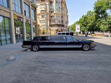 Продается Lincoln town car. линколн лимузин или обмен на внедорожники