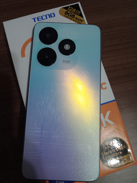 Продам телефон Tecno Spark 20c