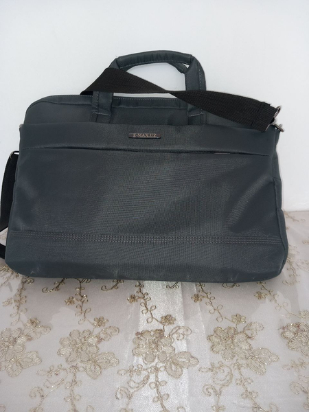 Notebook sotiladi i5  yangi srochno pul kerak.