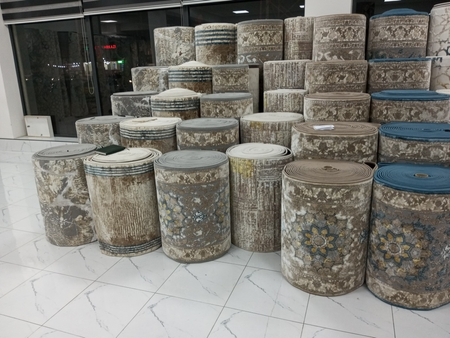 Sharq gilam baza Olim polvon