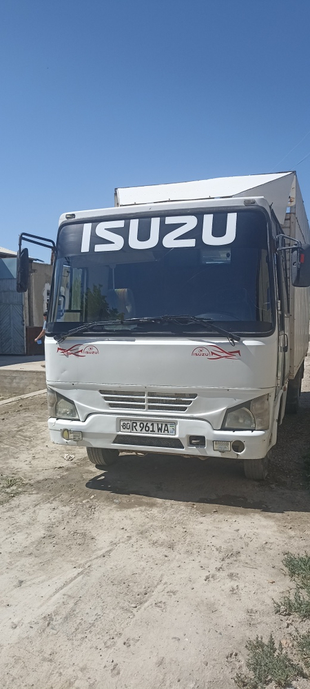 Isuzi sirochni sotiladi