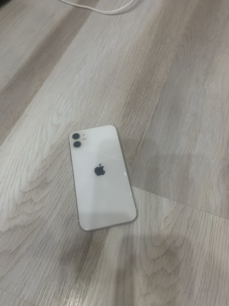 Срочно продам i phone 11