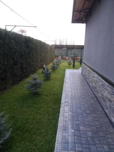 Сдаётся под офис вторая линия свой двор и парковка рядом с метро