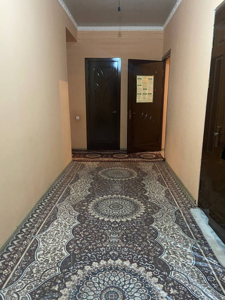 Juda yaxshi joyda joylashgan hamma qulayliklar mavjud bekatlar yaqin