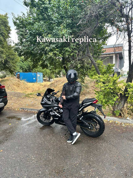 Moto Kawasaki replica 250 kubli