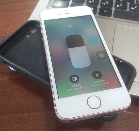 iPhone 5 se 16 гб сотилади.