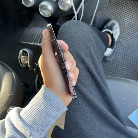 Iphone 14 pro Karopka bor ochilmagan