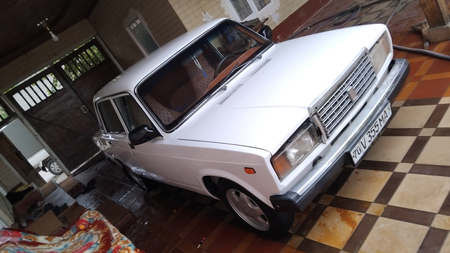 Vaz 2107 sotiladi