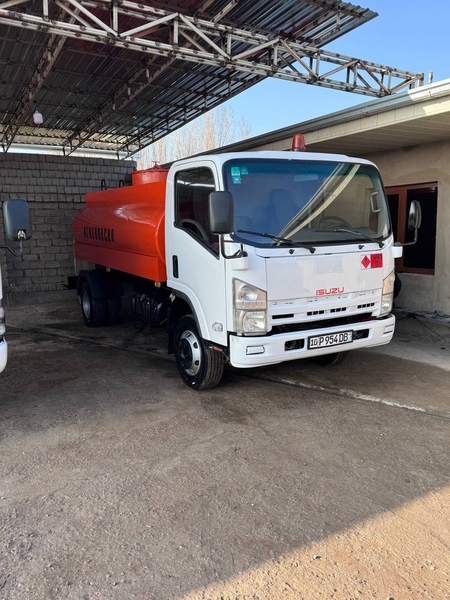 Isuzu binzavoz 7000 litir 2016 yili