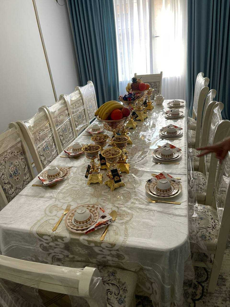 Мебель и 12 стульев