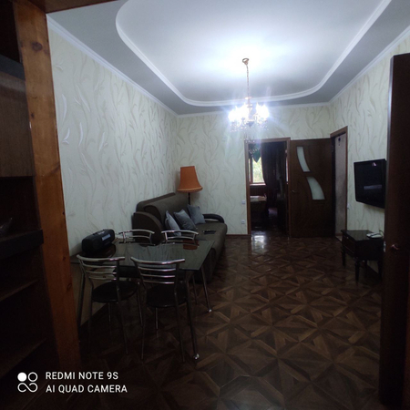 Чиланзар 2.  2 х комнатная квартира Срочно