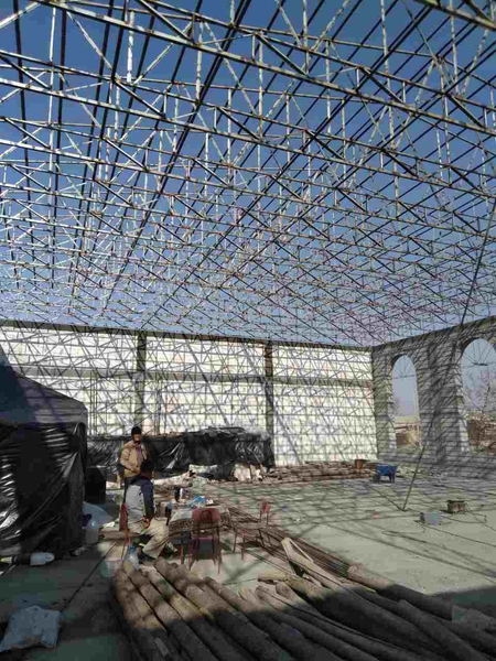Mini stadion va barcha katta imorat kirishalari