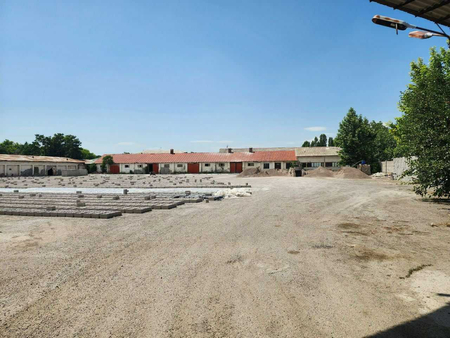 Продаётся частная 8 000 м². производственная база.