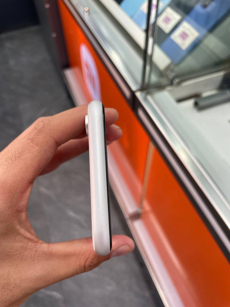 Iphone XR 64 GB sotiladi