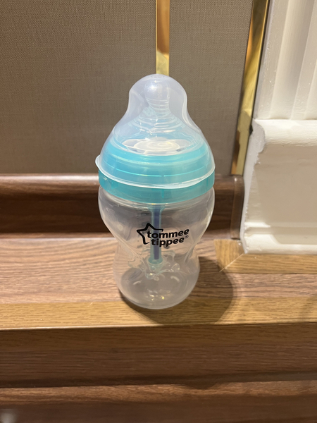 Антиколиковая детская бутылочка Tommee Tippee 260ml
