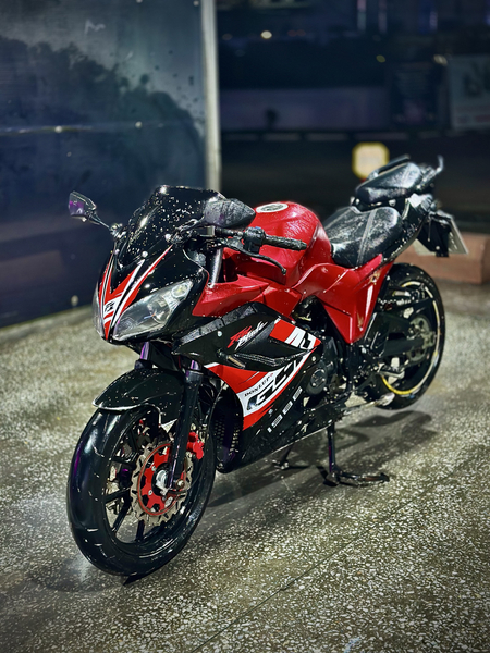 Kawasaki 250 yaxshi holatda