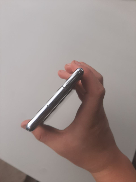 Samsung Galaxy S10 5G\\nHolati ideal\\nQrilmagan\\nHotirasi 256/8\\nRangi Qora