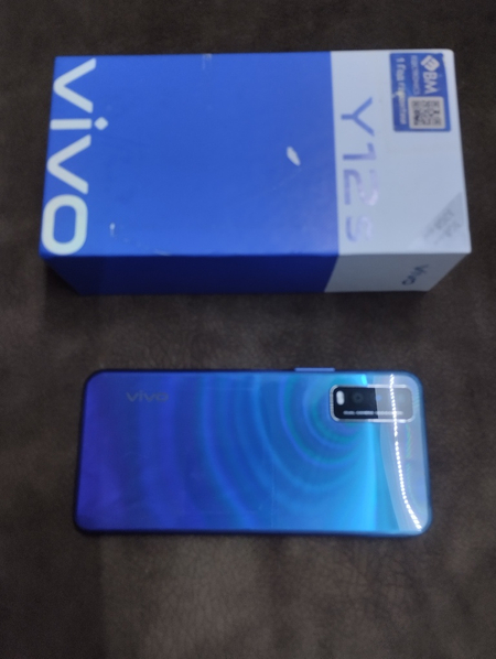 Vivo va Samsung core a3 sotiladi