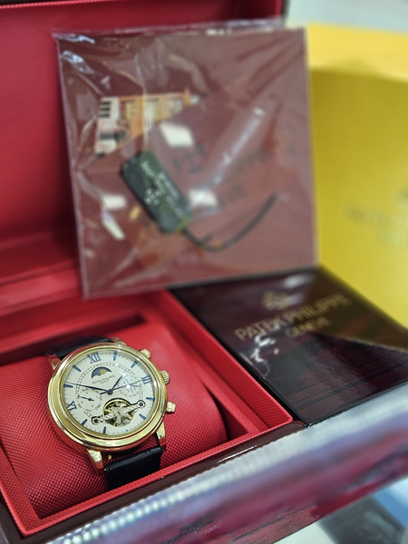 Продам классические золотые часы Patek Philippe
