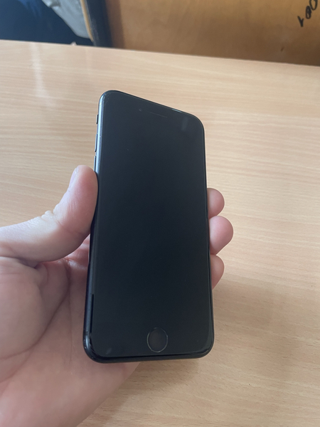 Iphone SE ideal holatda