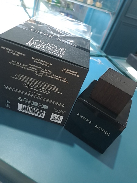 Encre noire Lalique