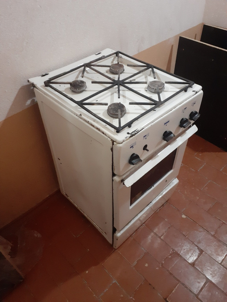 Продам газ плиту.