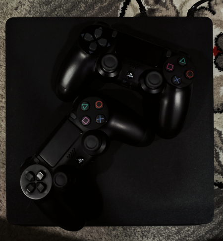 Playstation 4 slim Australia\\nИчида ойин коп\\n2 та джойстик\\n865 Гб жой\\nТ