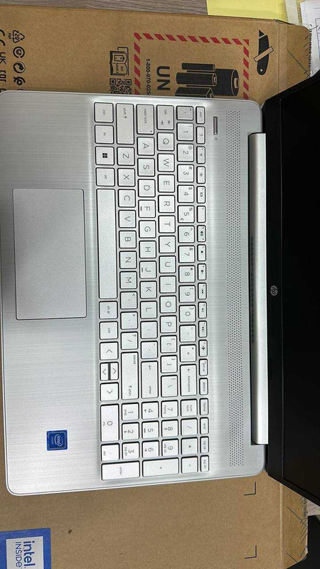 HP 15-fq0004nia Celeron 4120 4GB 256GB 15.6